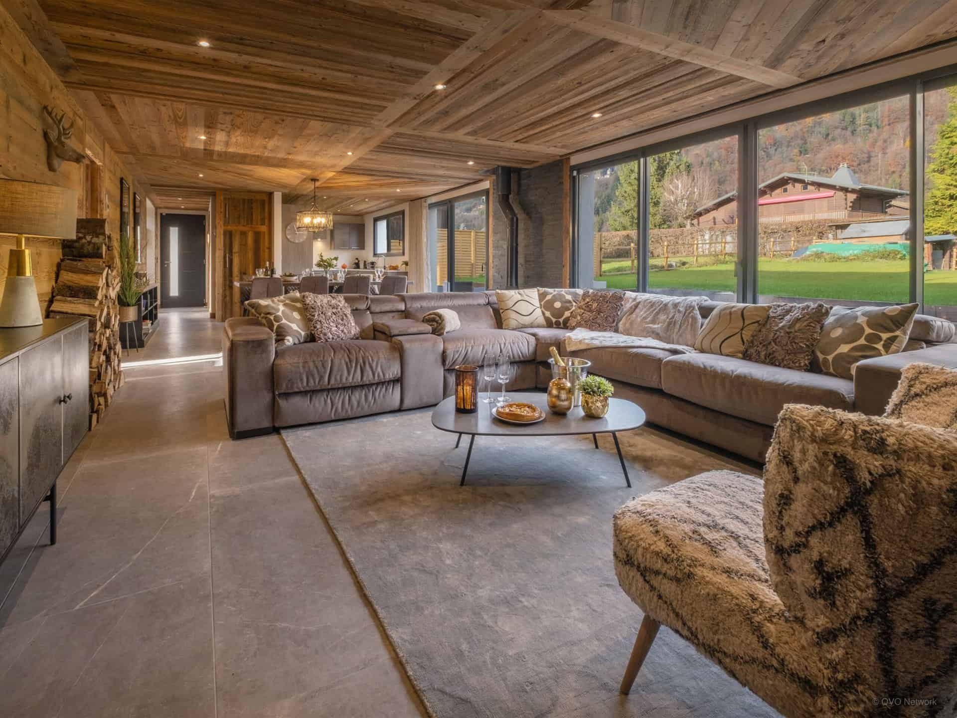 Chalet decor: dark or light interior style? | OVO Network