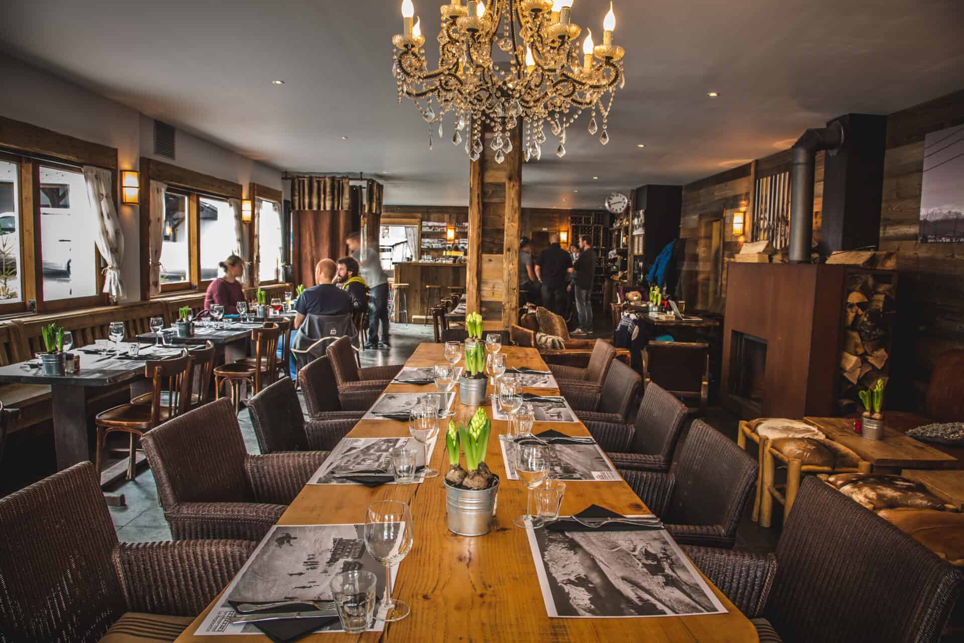 Dog-friendly restaurants and cafés in the Alps | OVO Network